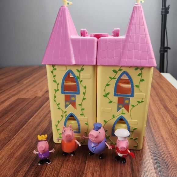 Peppa Pig | Toys | Peppa Pig Foldable Travel Playset Castlewith Figures ...